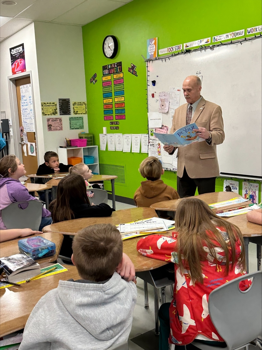 Mystery Reader in 3rd Grade Class